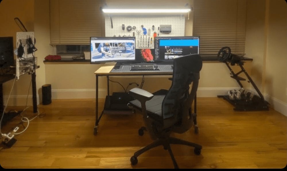 Here is a sweet computer desk built by Hong Yili.