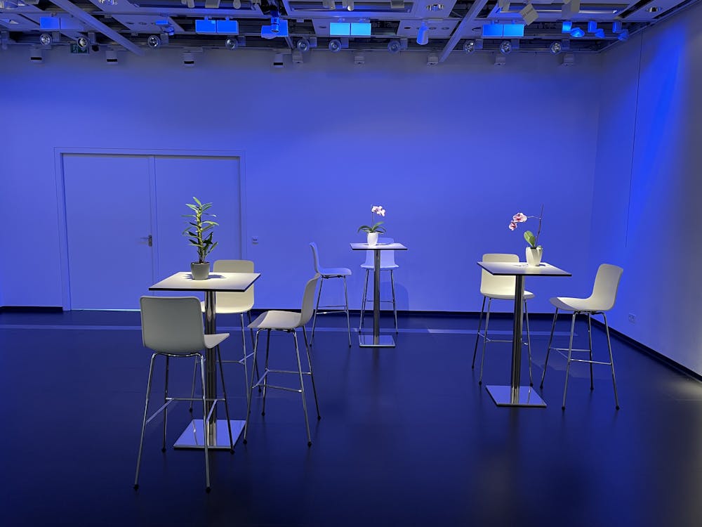 Lighting concept with different lighting strategies